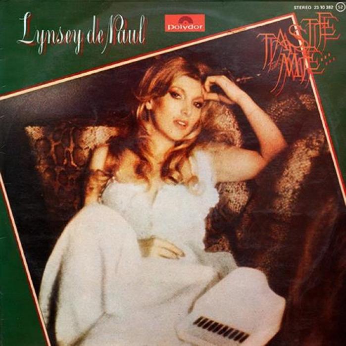 Paroles de Lynsey De Paul - Dancing On a Saturday Night, traduction de ...